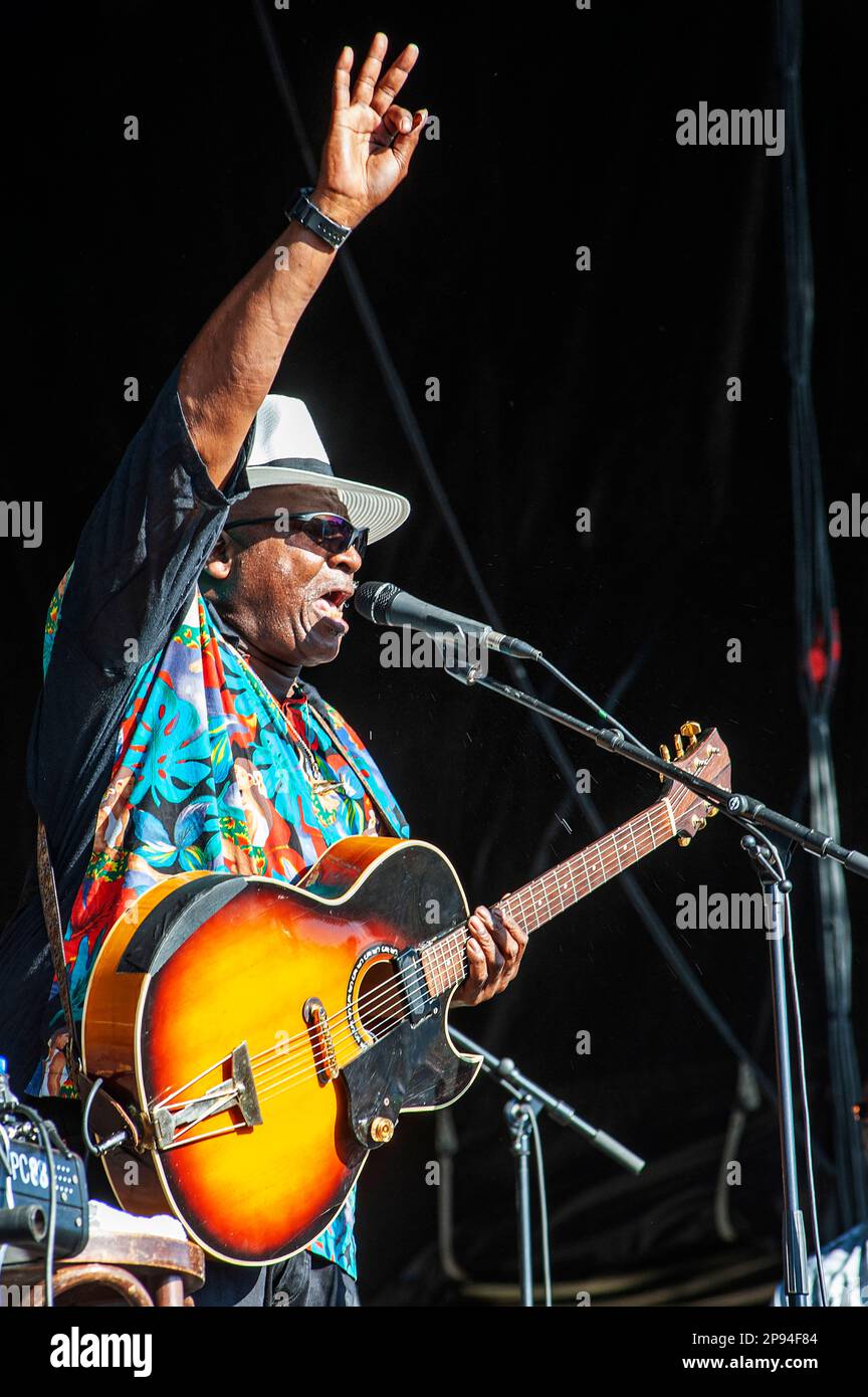 Africain traditionnel hi-res stock photography and images - Alamy