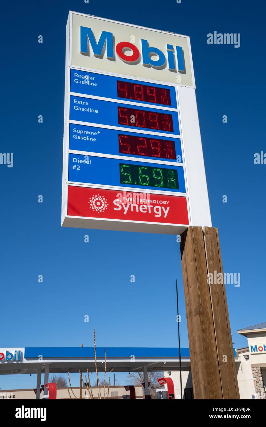 Mobil gas station hi-res stock photography and images - Alamy
