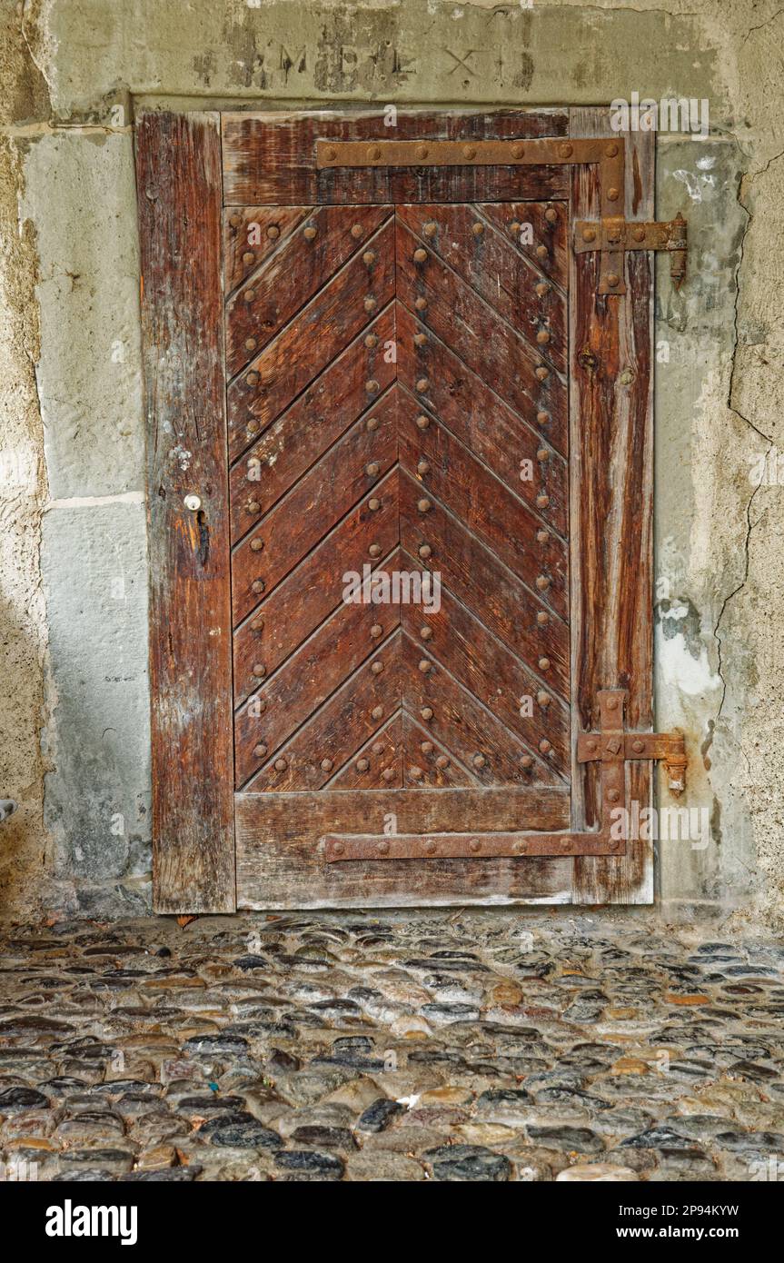 An antique wooden door with intricate carvings Stock Photo - Alamy