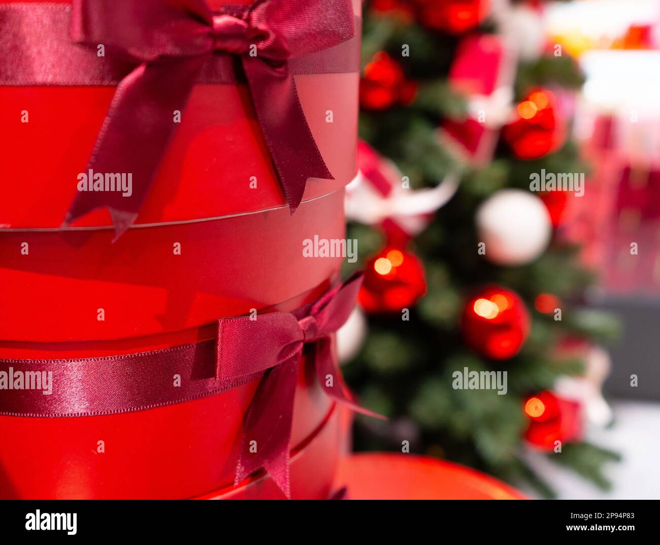 Shiny christmas tree gift boxes hi-res stock photography and images - Alamy