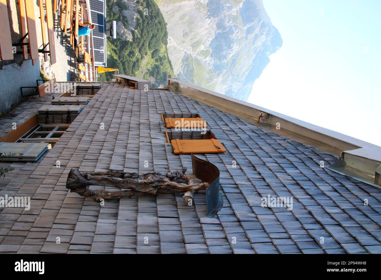 Memorial cross, cross at Coburger Hütte, DAV hut, above Seebensee ...