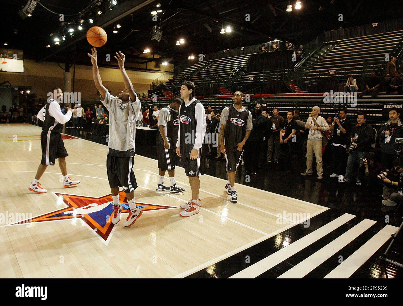 Houston Rockets' Aaron Brooks shoots during All-Star Sophomore team ...