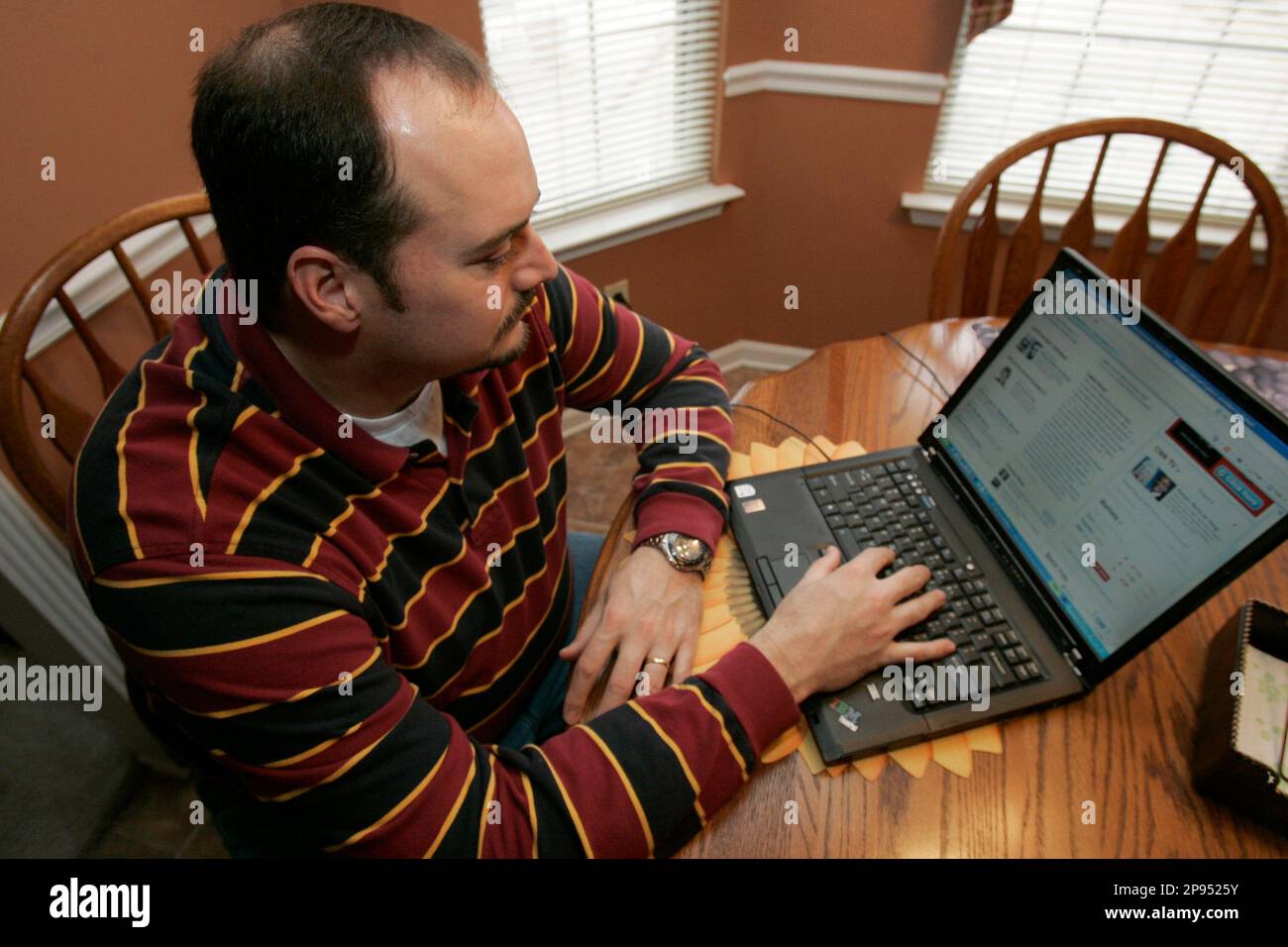 ** FOR USE TUESDAY, FEB. 17 ** Chuck Hester accesses the Internet by ...