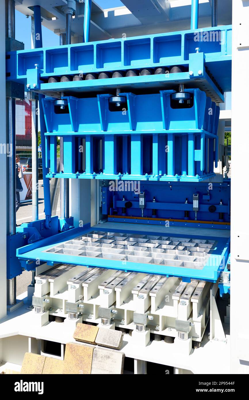 Forming machine hi-res stock photography and images - Alamy