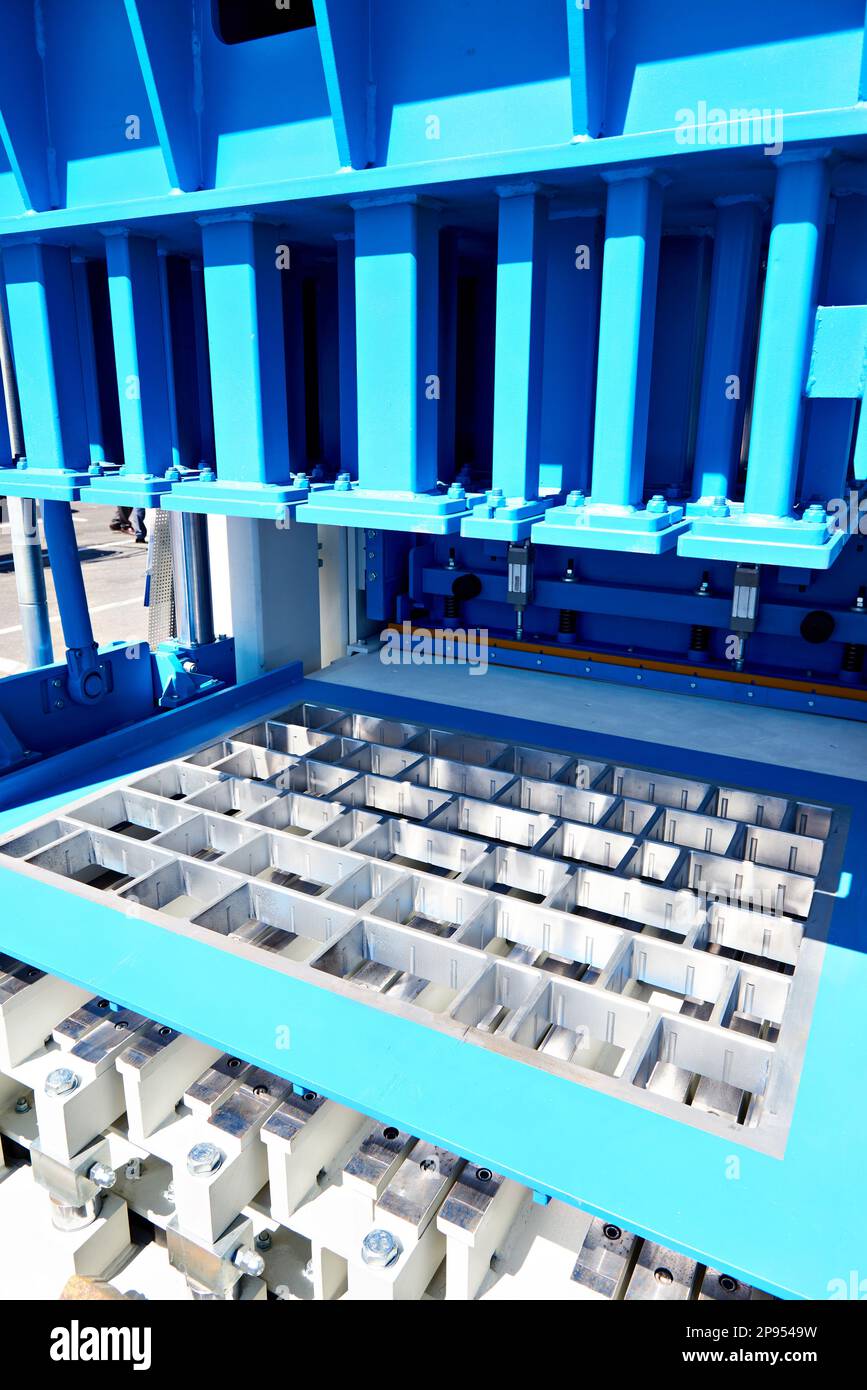 Forming machine hi-res stock photography and images - Alamy