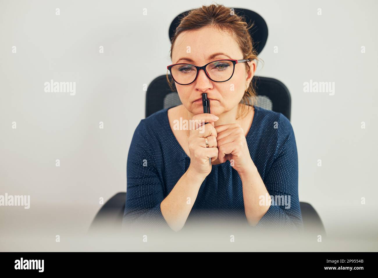 Woman entrepreneur focused on solving difficult work. Confused ...