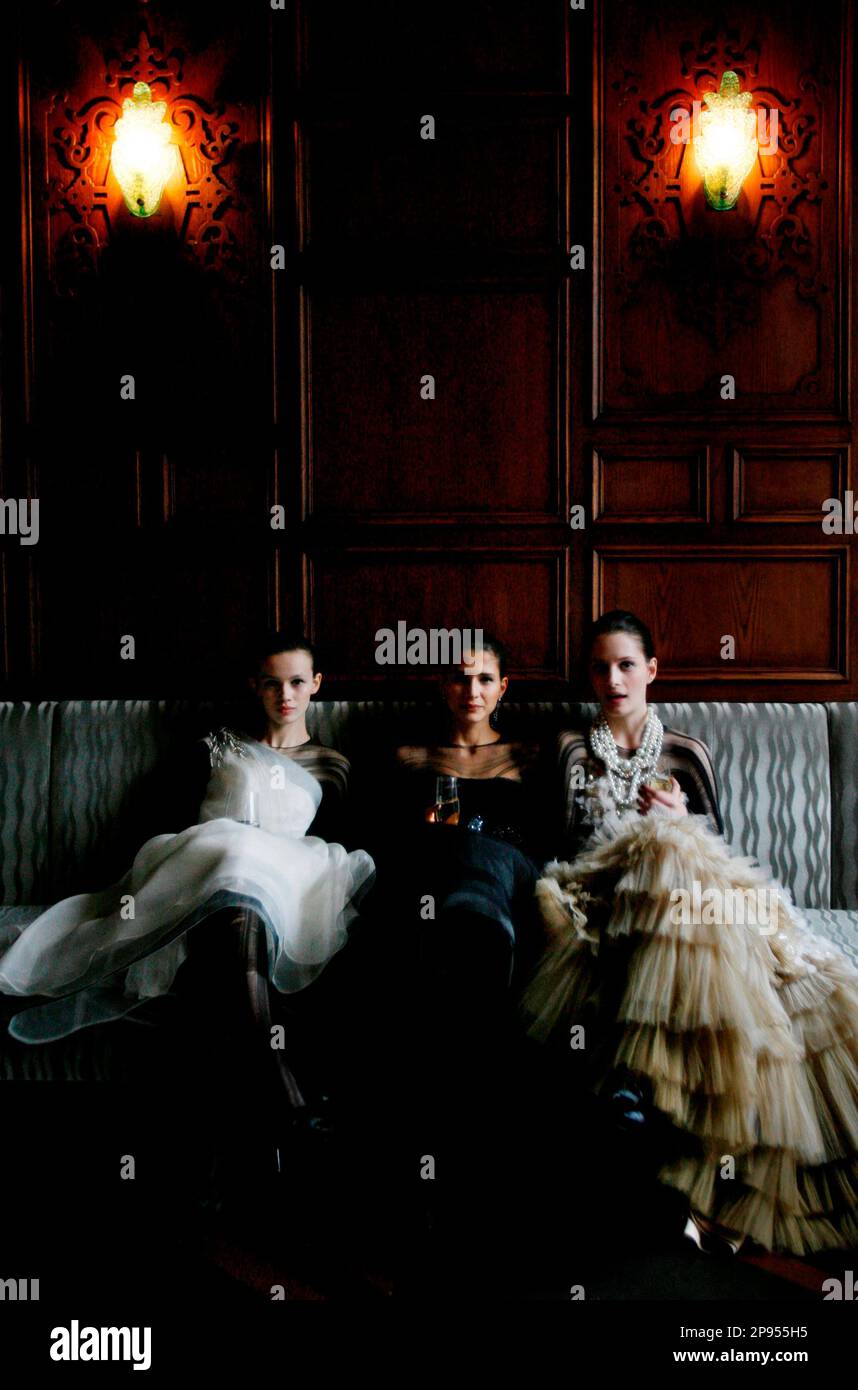 Models wear fall 2009 fashion by Monique Lhuillier during Fashion Week ...