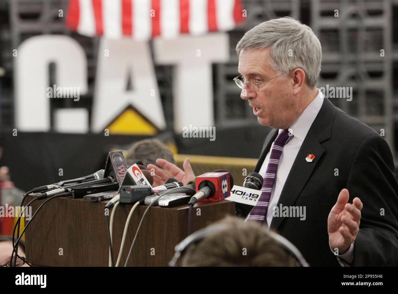 Caterpillar Chairman and CEO Jim Owens holds a news conference after ...