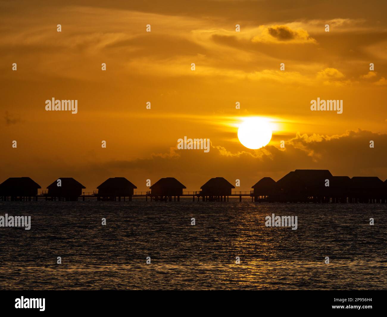 Tahiti resort overwater huts, villas and bungalow, French Polynesia ...