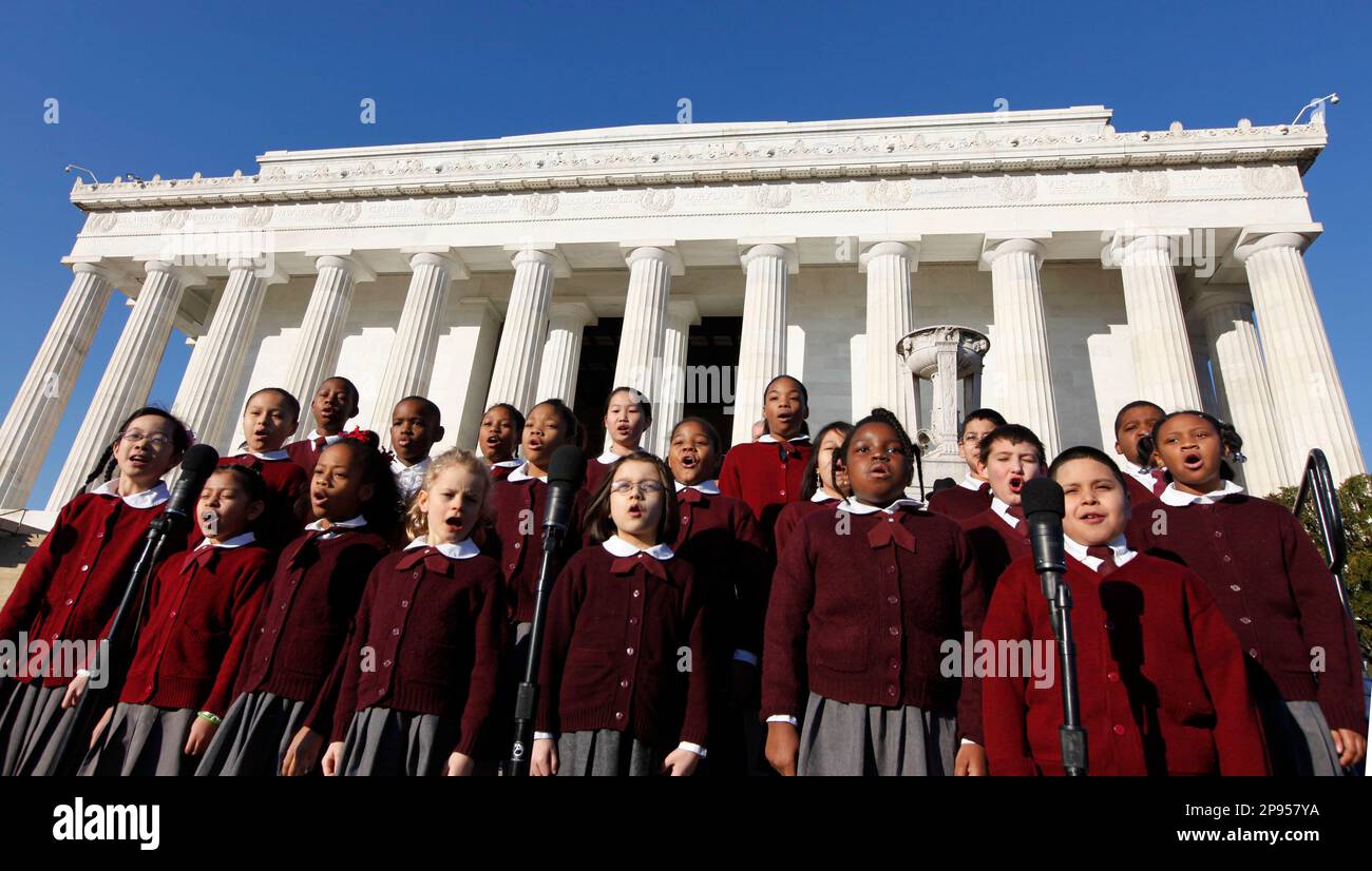 Students from Strong John Thomson Elementary school in Washington ...