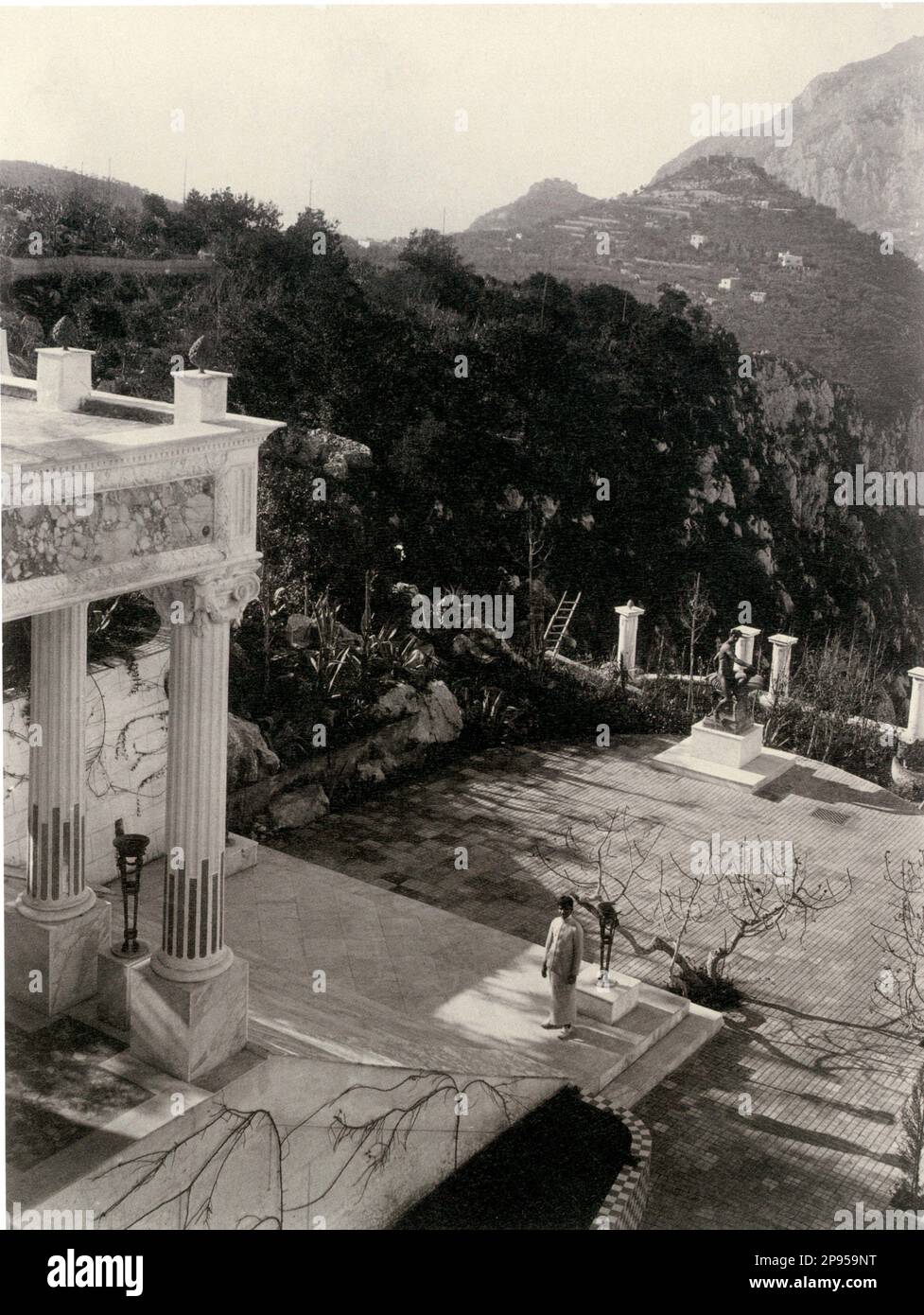 1905 c. , Isle of CAPRI , ITALY : The patio of VILLA LYSIS ( Villa ...
