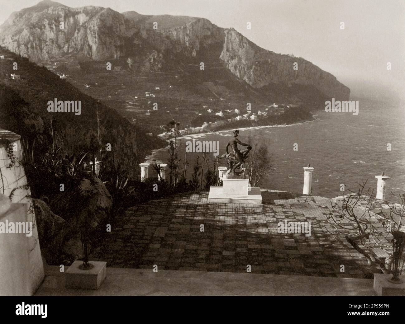 1905 c. , Isle of CAPRI , ITALY : The patio of VILLA LYSIS ( Villa ...
