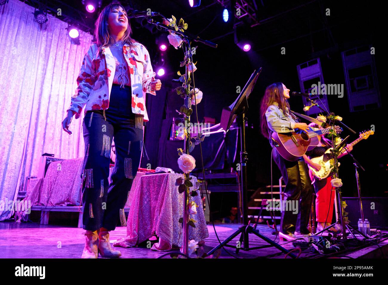 MINNEAPOLIS, MN NOVEMBER 18: Plains, featuring Katie Crutchfield and ...