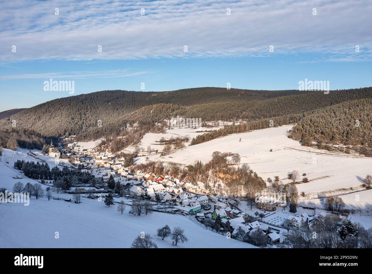 Germany, Thuringia, Döschnitz, village, valley, forest, landscape, snow ...