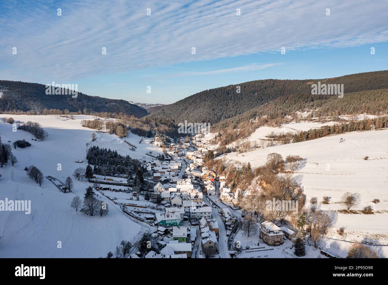 Germany, Thuringia, Döschnitz, village, valley, forest, landscape, snow ...