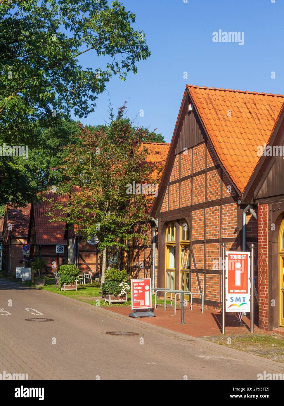 Half timbered barns hi-res stock photography and images - Alamy