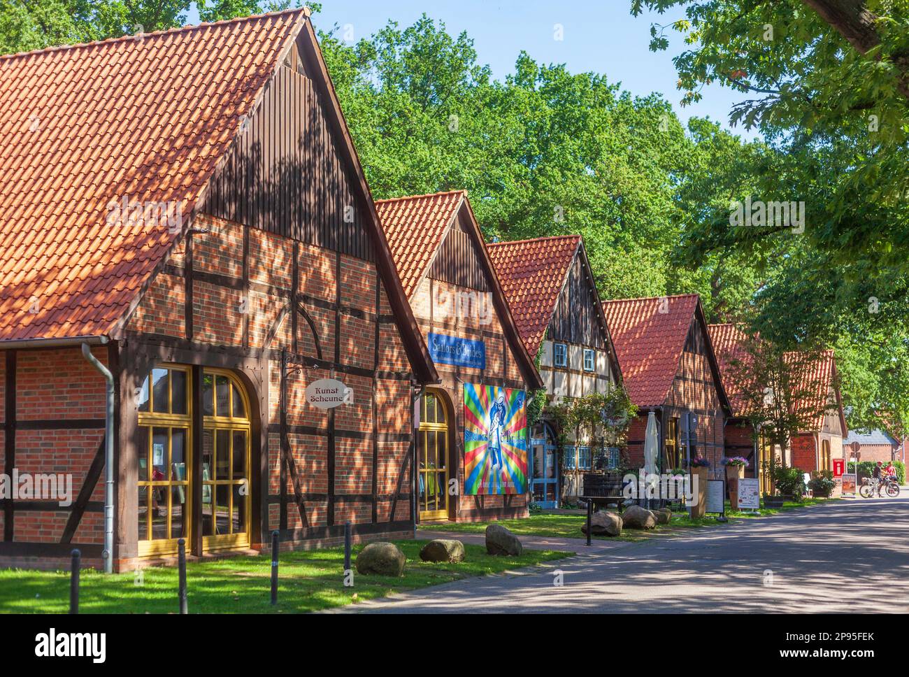 Half timbered barns hi-res stock photography and images - Alamy