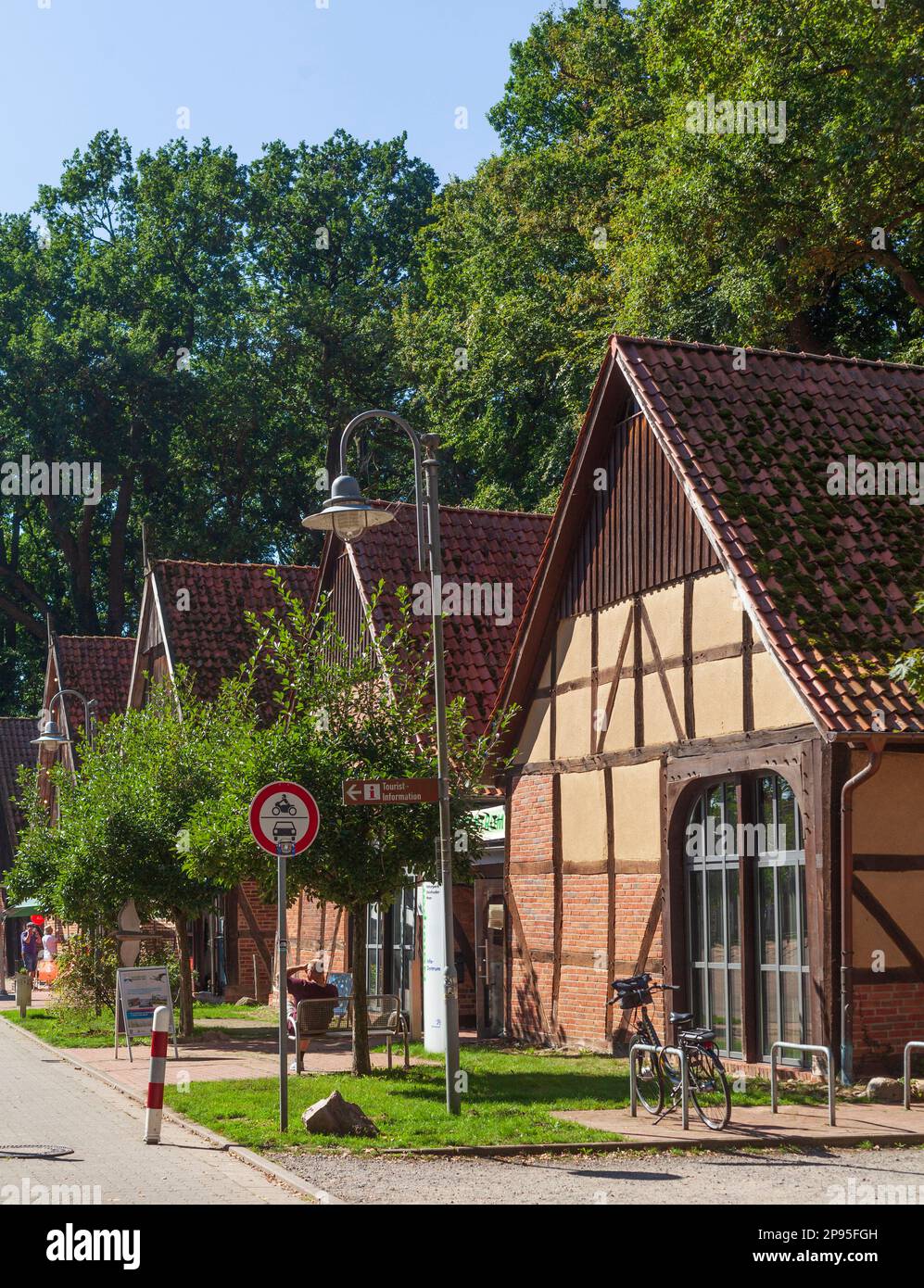 Half timbered barns hi-res stock photography and images - Alamy