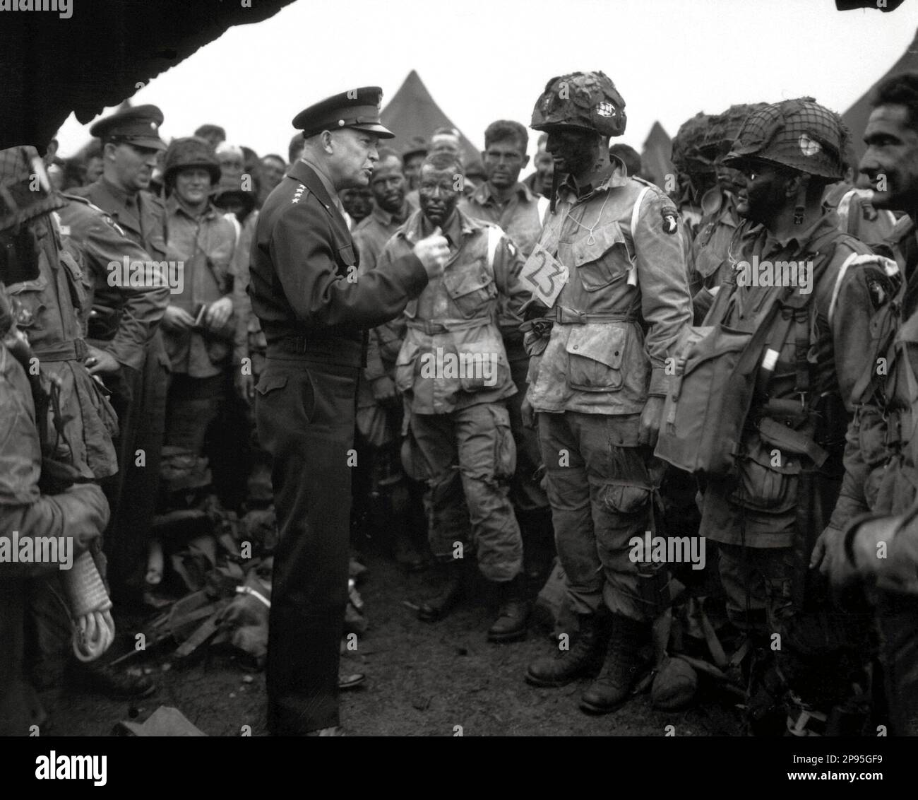D day paratroopers 1944 hi-res stock photography and images - Alamy