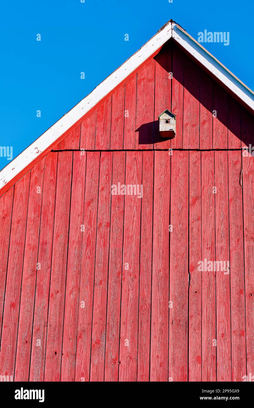 House red roof white wall hi-res stock photography and images - Alamy