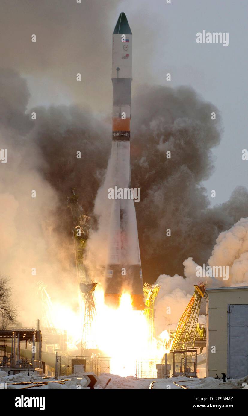 Russian-made Proton-U rocket booster with cargo Progress M-66 ...