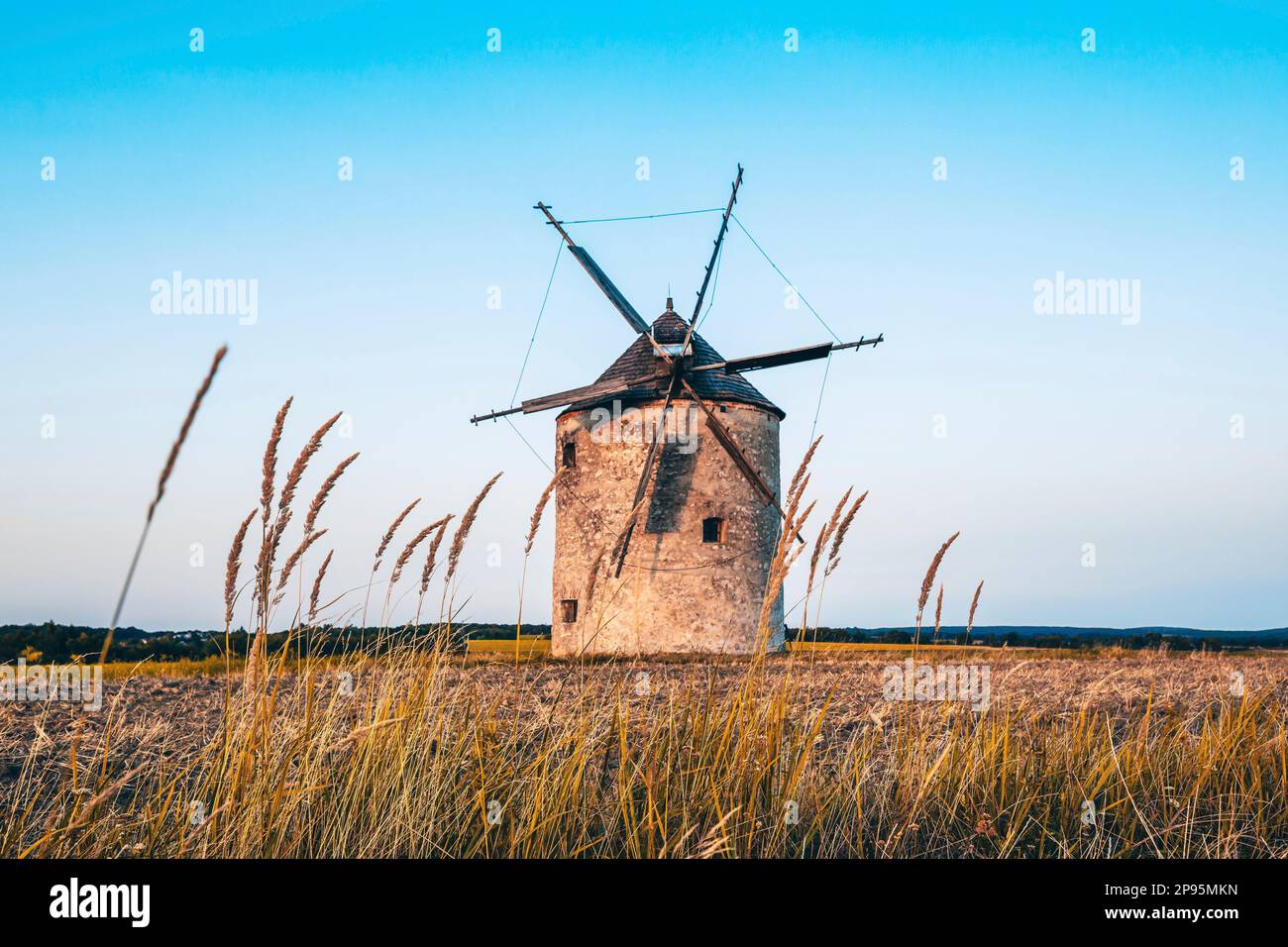 Mill grinding stone windmill hi-res stock photography and images - Alamy