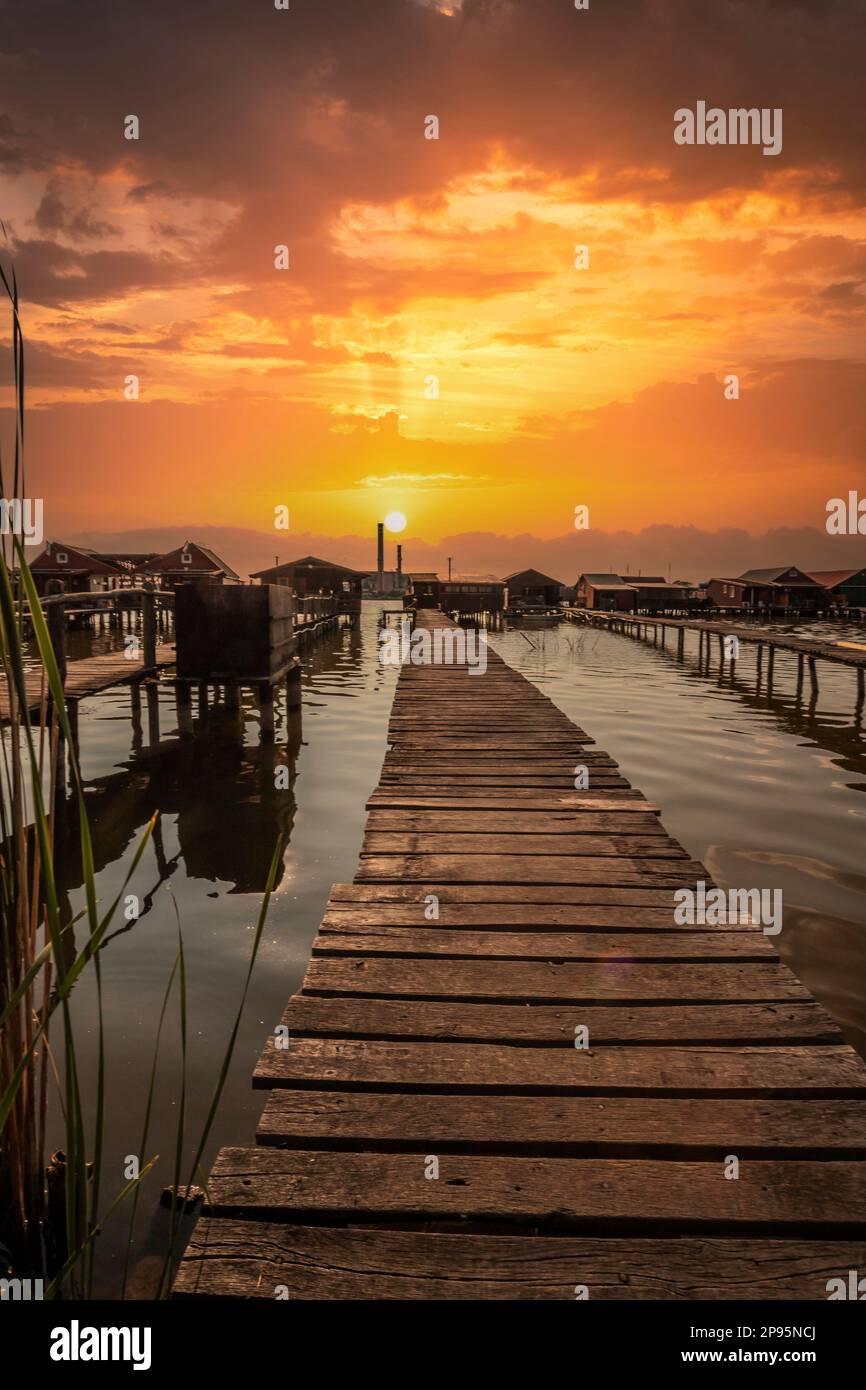 Bokodi Hor szsrégek, floating village in Hungary, jetties going into a ...