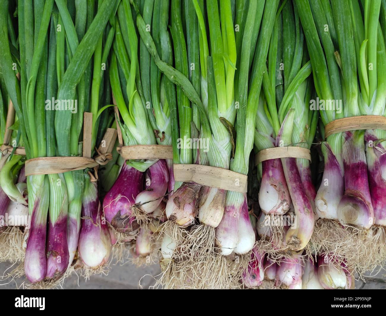 Food Market vegetables green chives Stock Photo - Alamy