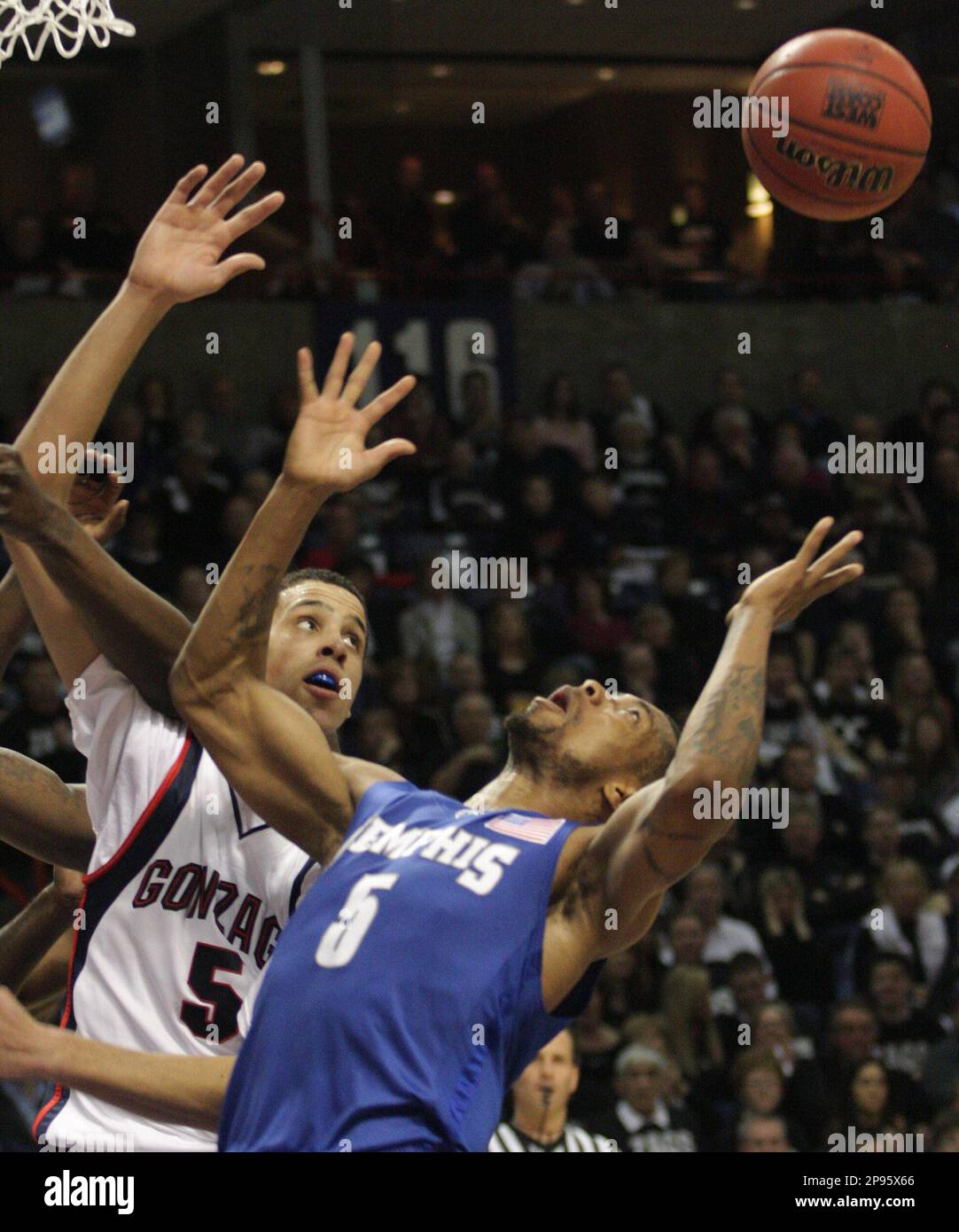 Memphis' Antonio Anderson and Gonzaga's Austin Daye reach for a rebound ...