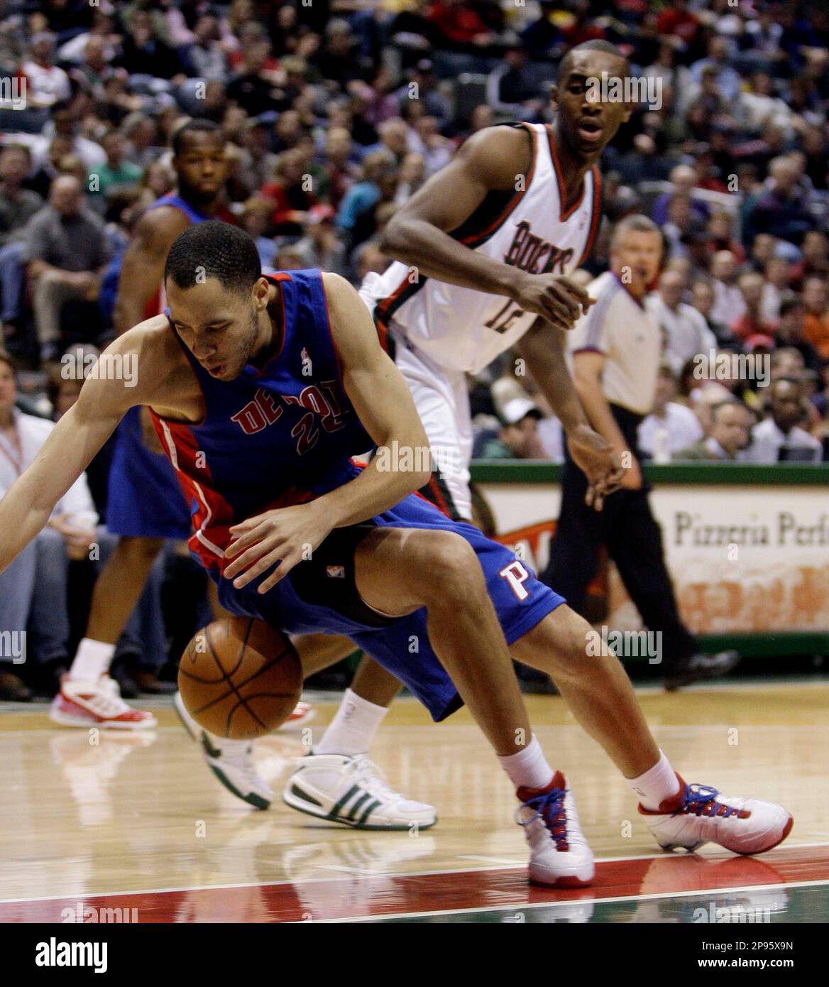 Detroit Pistons' Tayshaun Prince (22) loses the ball in front of ...
