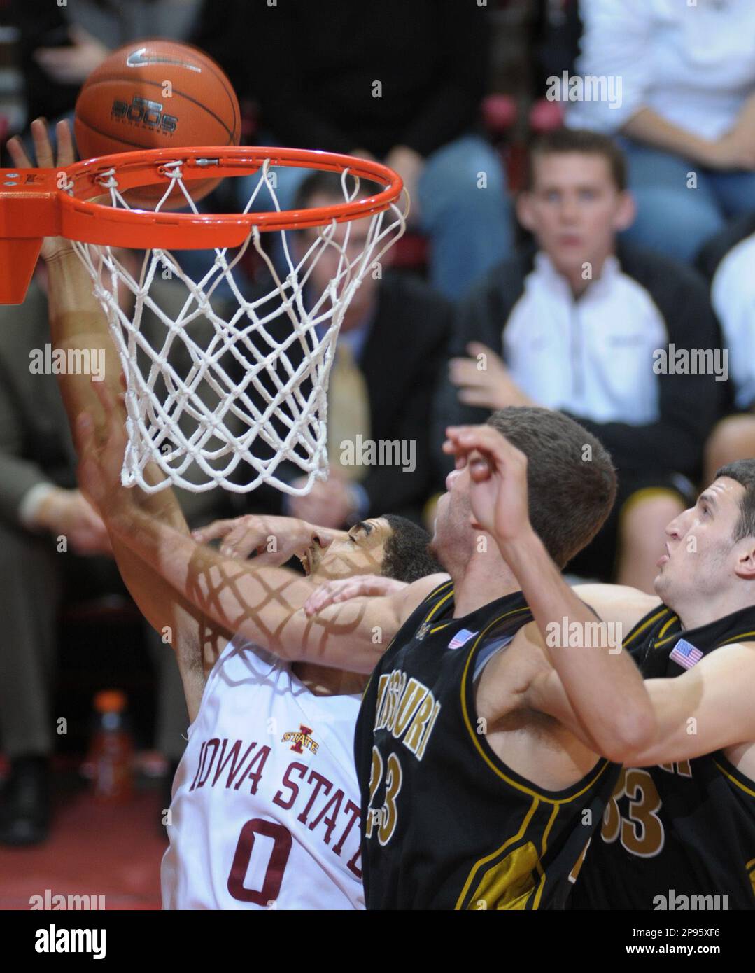 Missouri's Justin Safford, center, and Matt Lawrence defend against ...