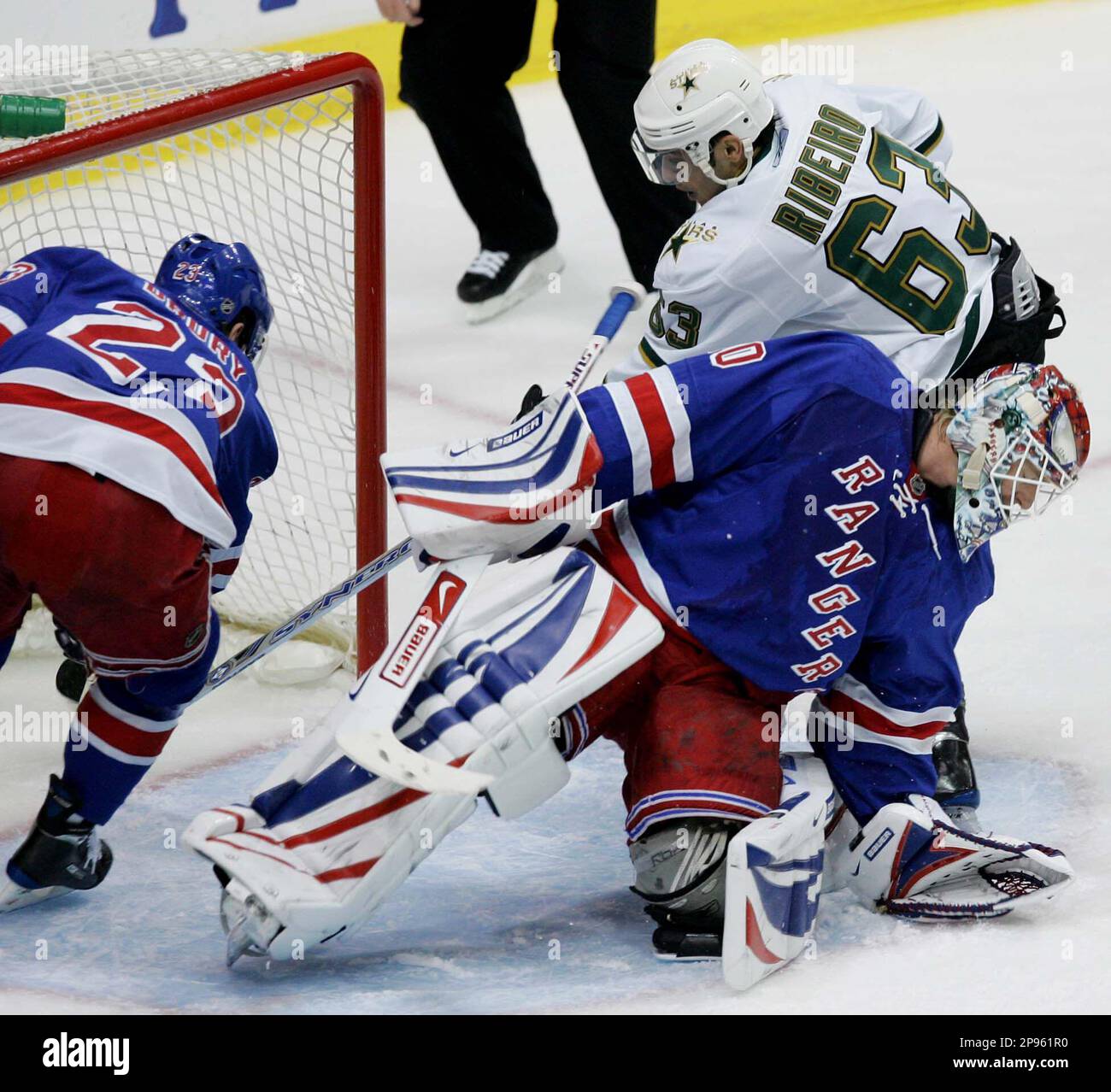Dallas Stars center Mike Ribeiro (63) shoots the puck by New York ...