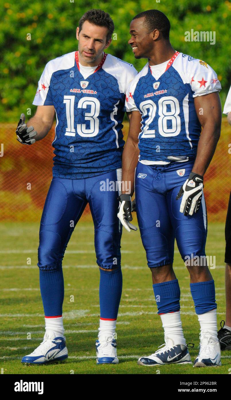 Arizona Cardinals quarterback Kurt Warner (13) and Minnesota Vikings ...