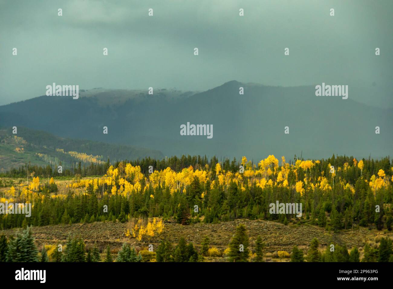 Colorado mountainscape hi-res stock photography and images - Alamy