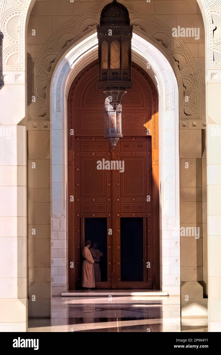 Inside the impressive Sultan Qaboos Grand Mosque, Muscat, Oman Stock ...