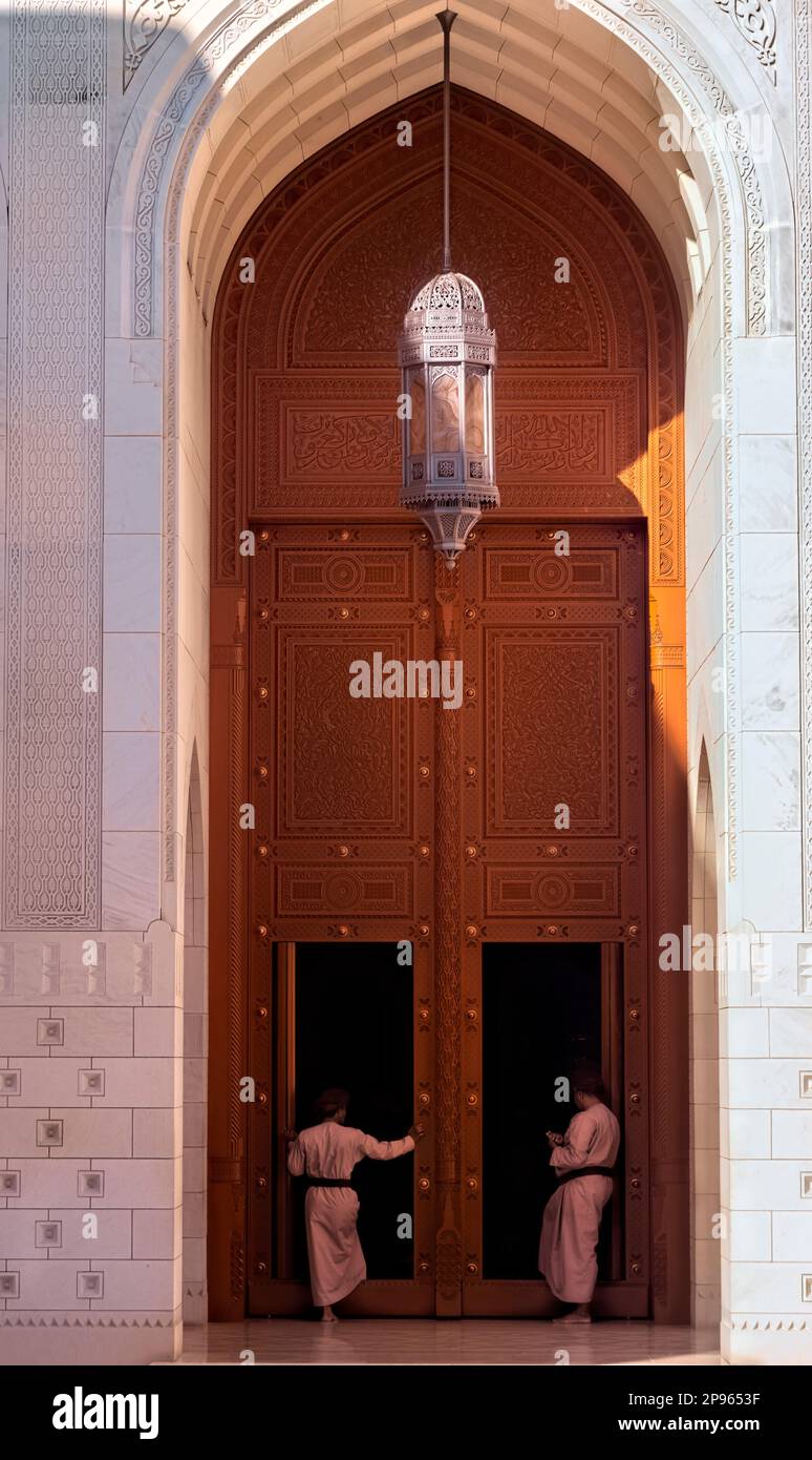 Inside the impressive Sultan Qaboos Grand Mosque, Muscat, Oman Stock ...