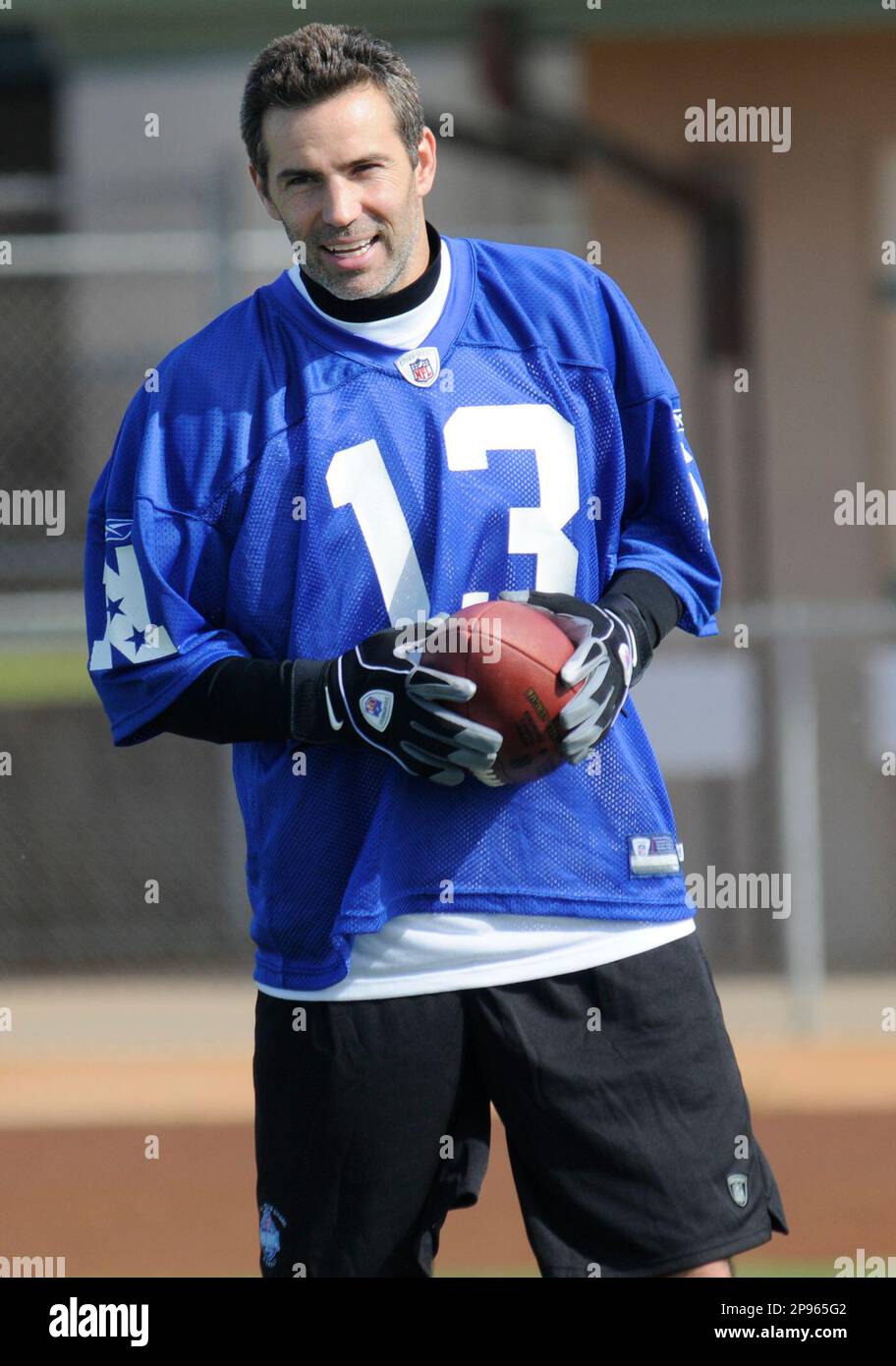 Arizona Cardinals quarterback Kurt Warner smiles as he holds the ball ...