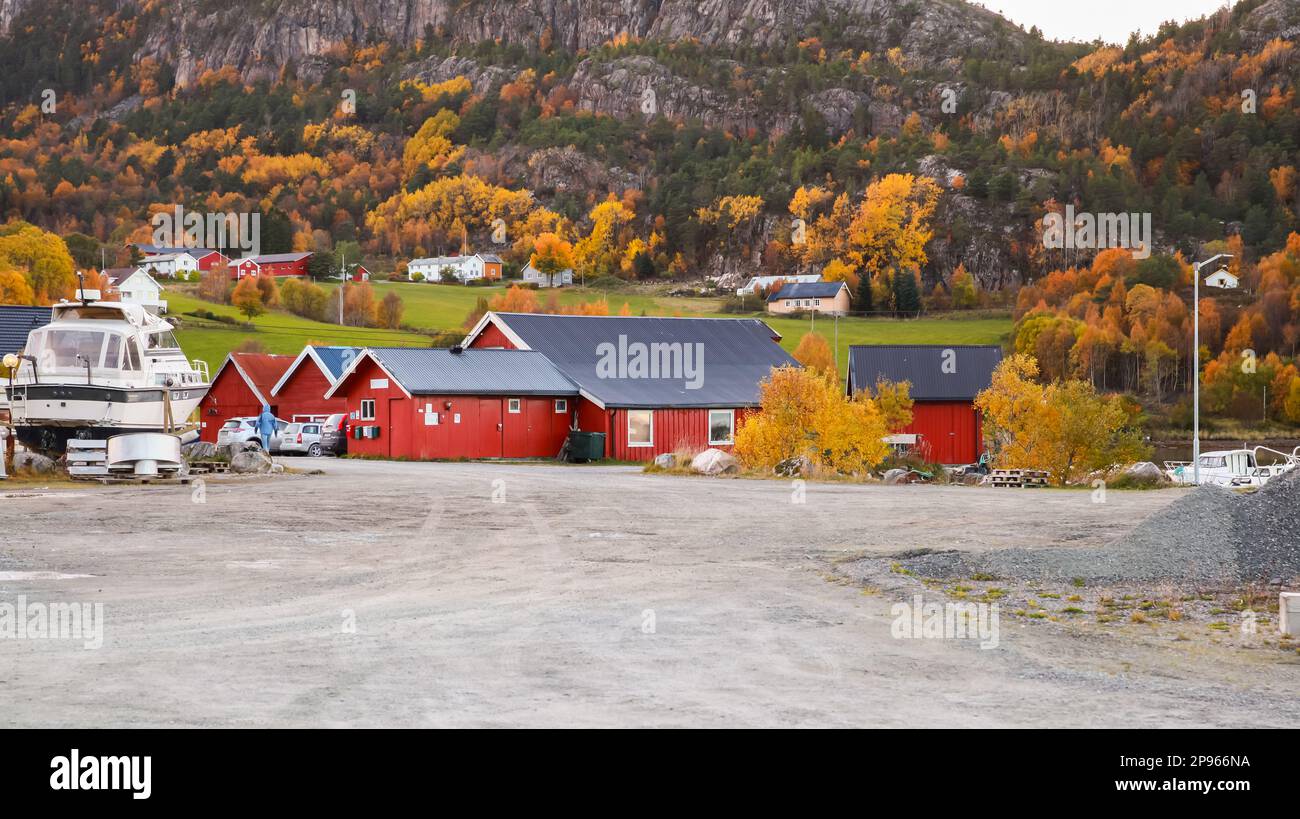 Vingvagen fishing village street view. Norway, Snillfjord, Sor ...