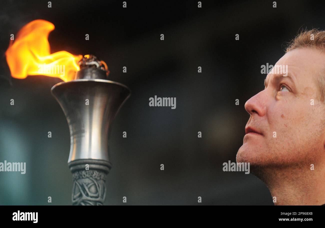 Law enforcement representative Pat Finan, of Florida, looks up to the ...