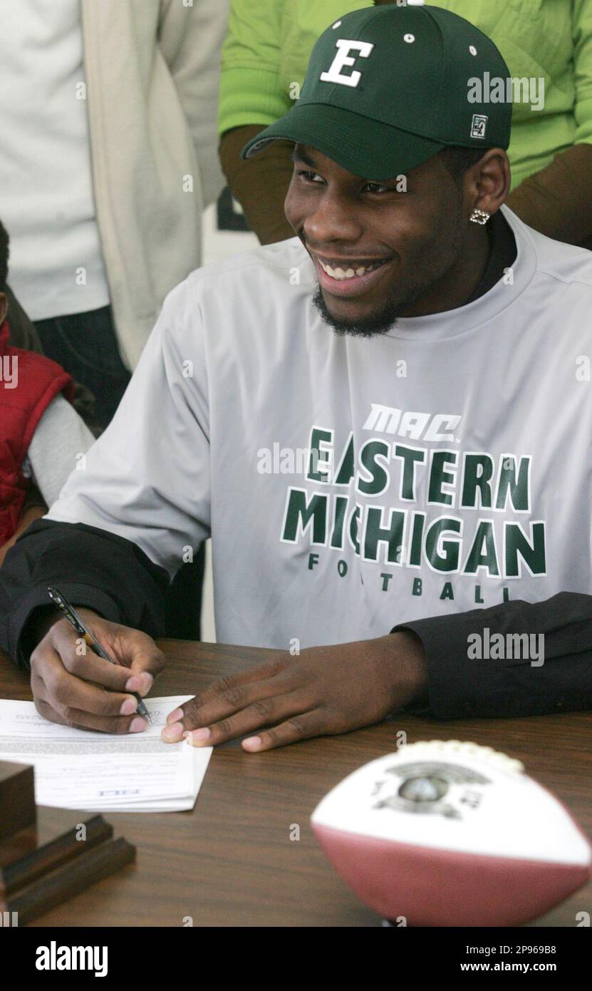 Kinsman Thomas, a wide receiver, signs a letter of intent to play ...