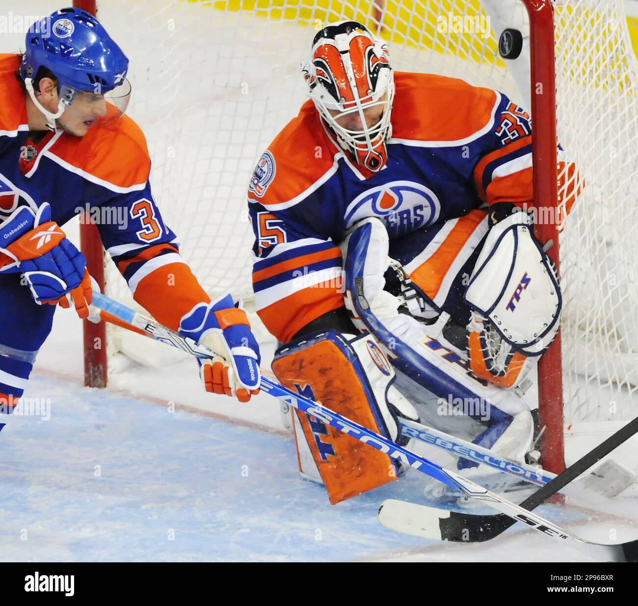 A wraparound shot by Chicago Blackhawks right wing Martin Havlat, not ...