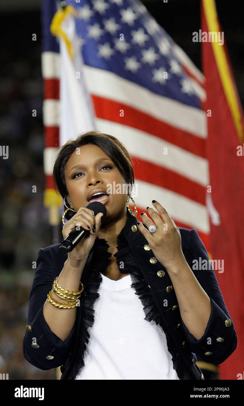 Jennifer Hudson sings the national anthem before the the NFL Super Bowl ...