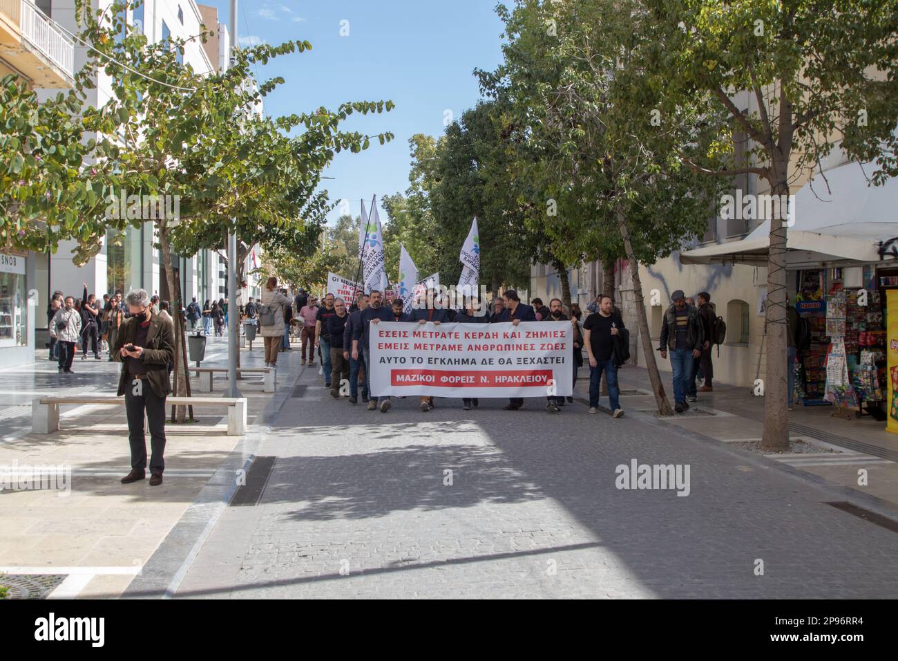 People protesting over the recent deadly train accident in Greece ...