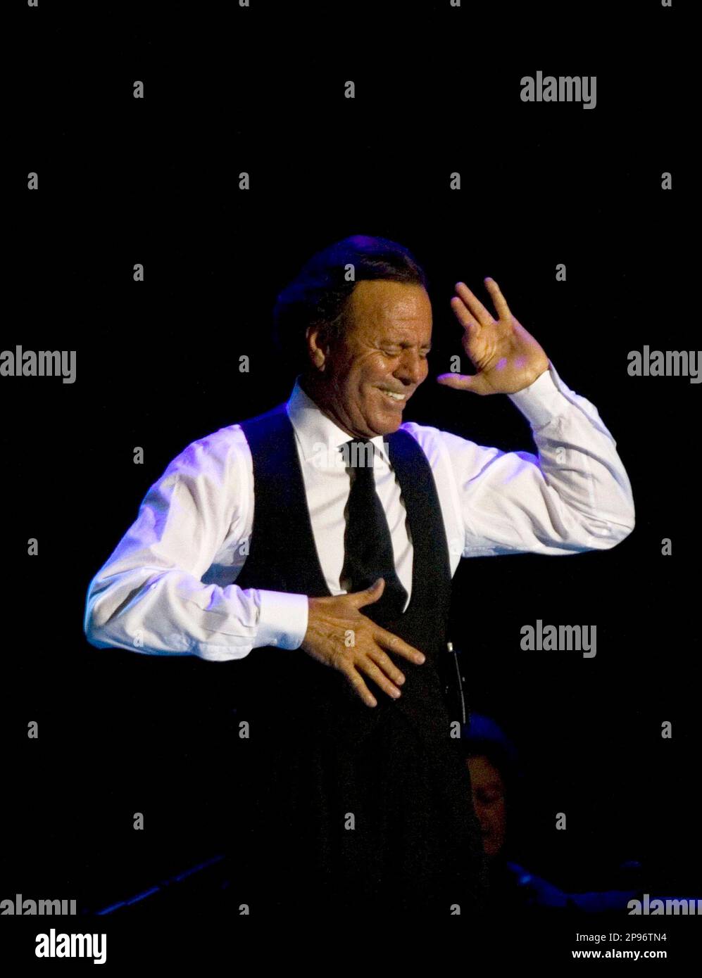 Spanish singer Julio Iglesias performs during a concert in Playa del ...