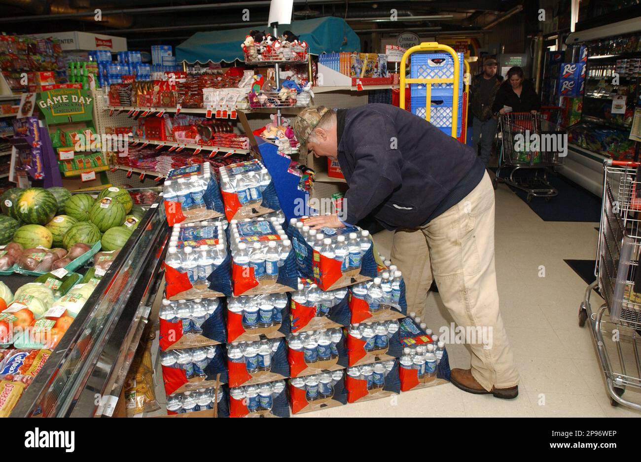 Stephen Hill,47 get a case of bottled water Friday Jan. 30, 2009,at ...