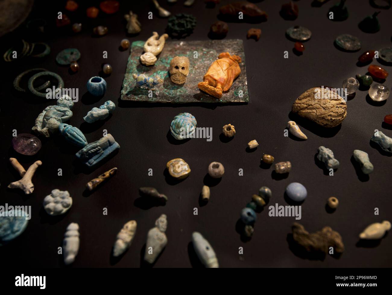 'Tesoro de amuleti / Treasure of amulets' Small artefacts, beads and ...