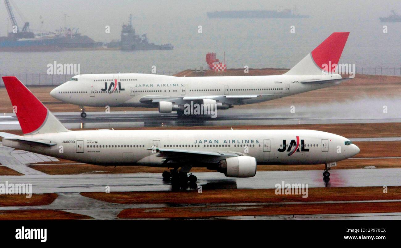 The biofuel-loaded Japan Airlines (JAL) Boeing 747-300 jet, top, takes ...