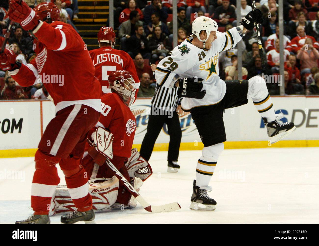 Dallas Stars' Steve Ott, right, celebrates a goal against the Detroit ...