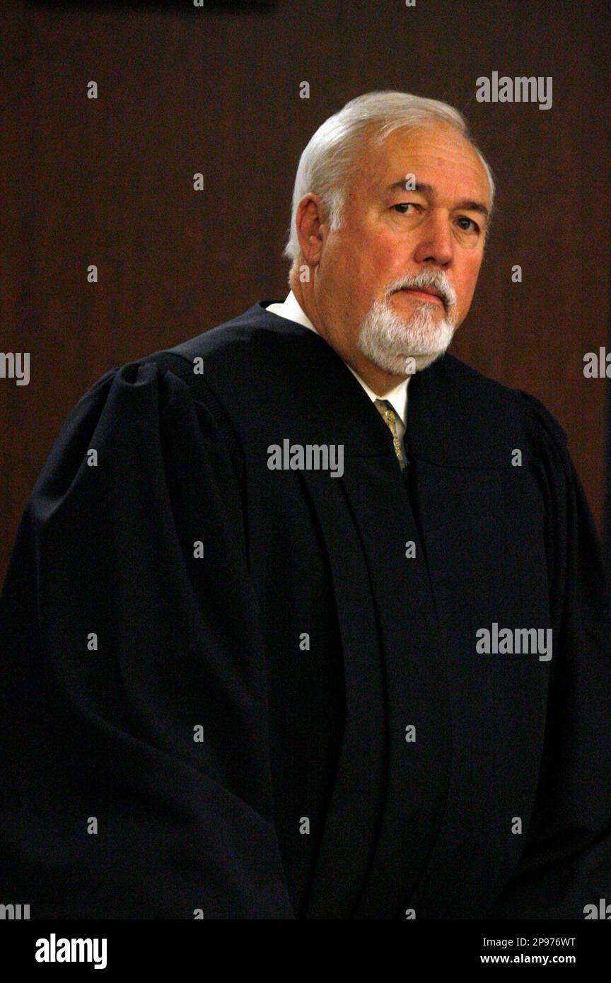 Judge David Garner enters the prepares for the second day of Kimberly ...