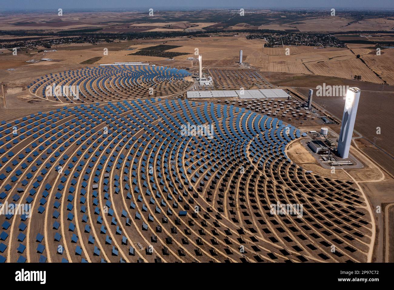 Electric plant. The world's first commercial concentrating solar power ...